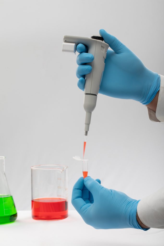 The Crucial Role of Electronic Pipettes in Modern Laboratories - Microlit