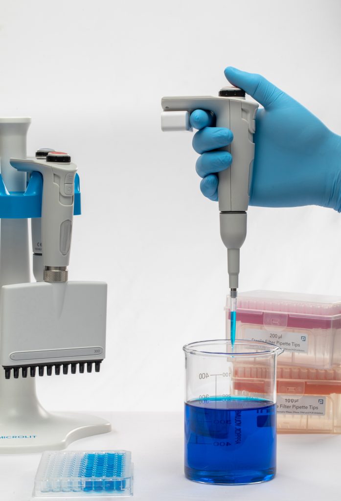 Manual vs. Electronic Pipettes: Which is Best for Your Lab? - Microlit